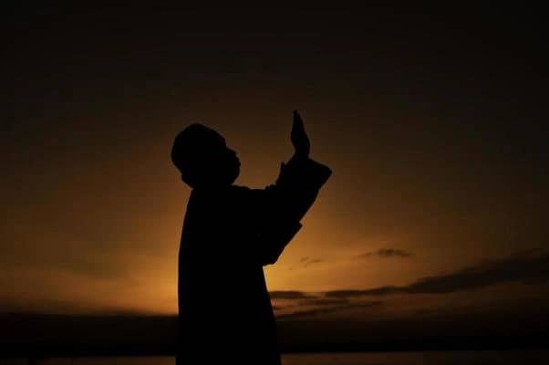Dua Ki Qabuliat Waly Log - دُعاکی قبوليت والےلوگ-مسافر کی دعا ۔ - مجبور Dua Ki Qabuliat Waly Log - دُعاکی قبوليت والےلوگ-مسافر کی دعا ۔ - مجبور